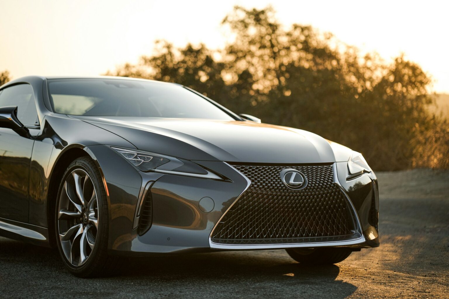 Lexus ES Executive Sedan Gets a Stylish Makeover
